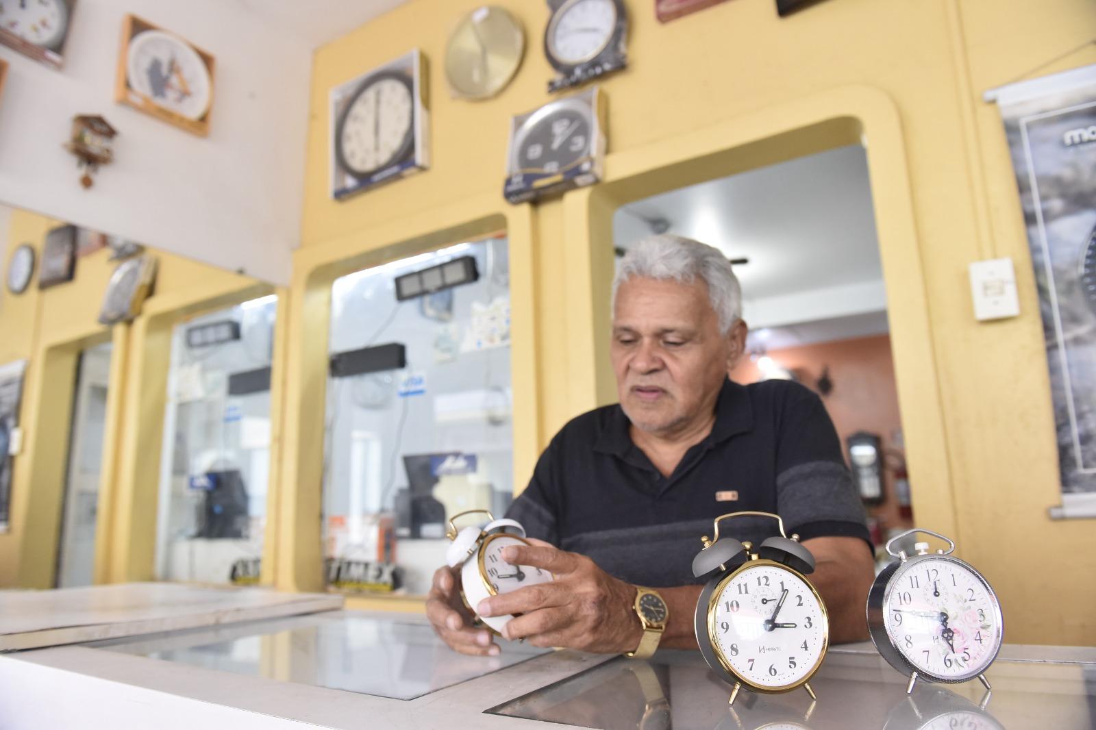 Relojoeiros mantêm o tempo vivo em Belém aos 410 anos | Economia | O ...