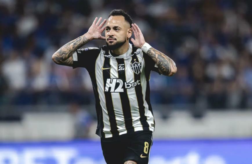 Atlético-MG vence o Cruzeiro em clássico com três expulsões e ameniza ...