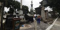 Durante visita do Dia das Mães, famílias relatam abandono no cemitério ...