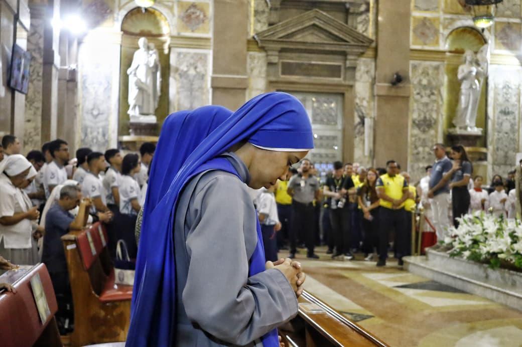 Imagem original de Nossa Senhora de Nazaré desce do Glória e emociona ...