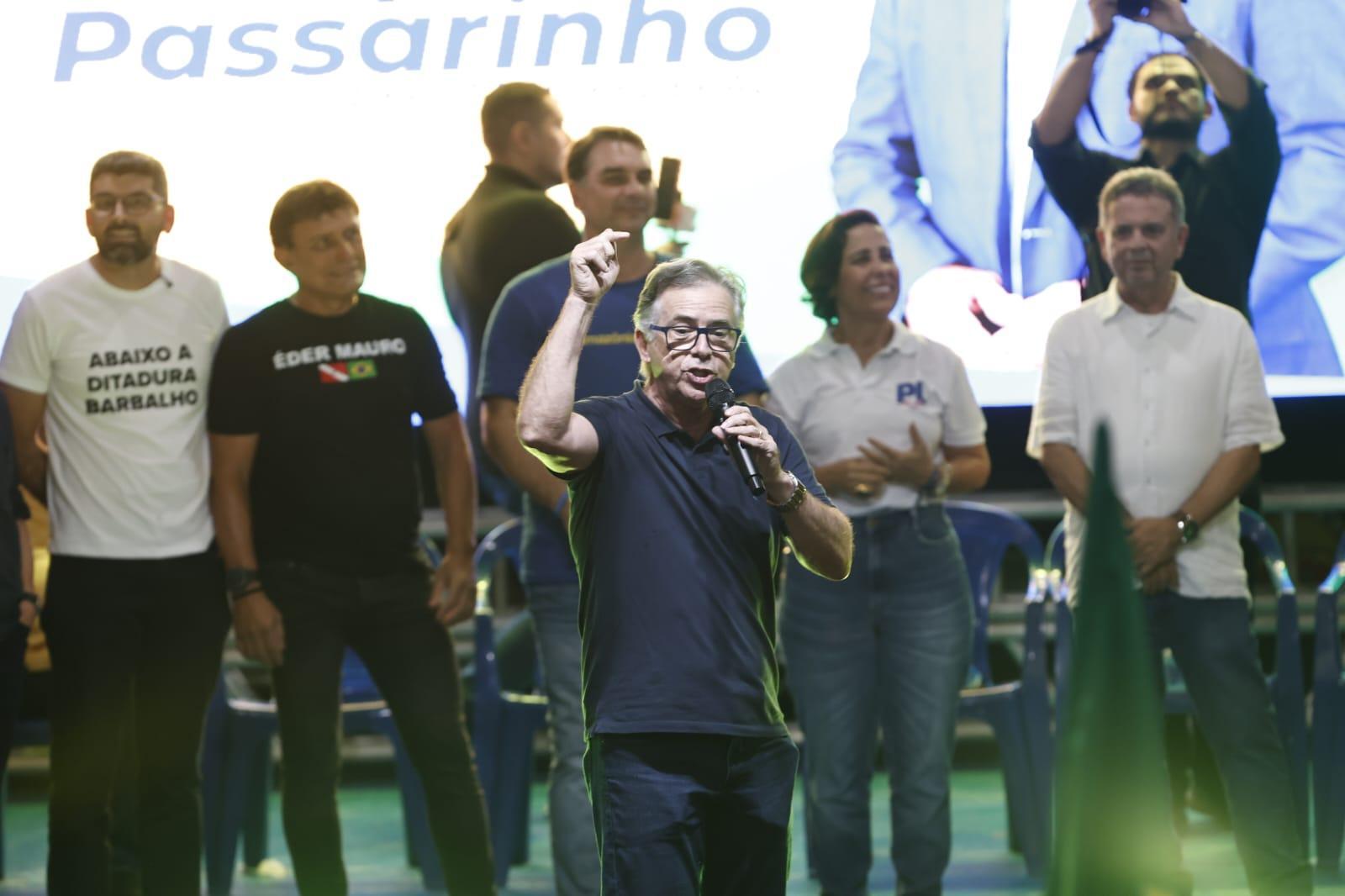Flávio Bolsonaro critica PT e anuncia apoio a Daniel Santos e Éder ...