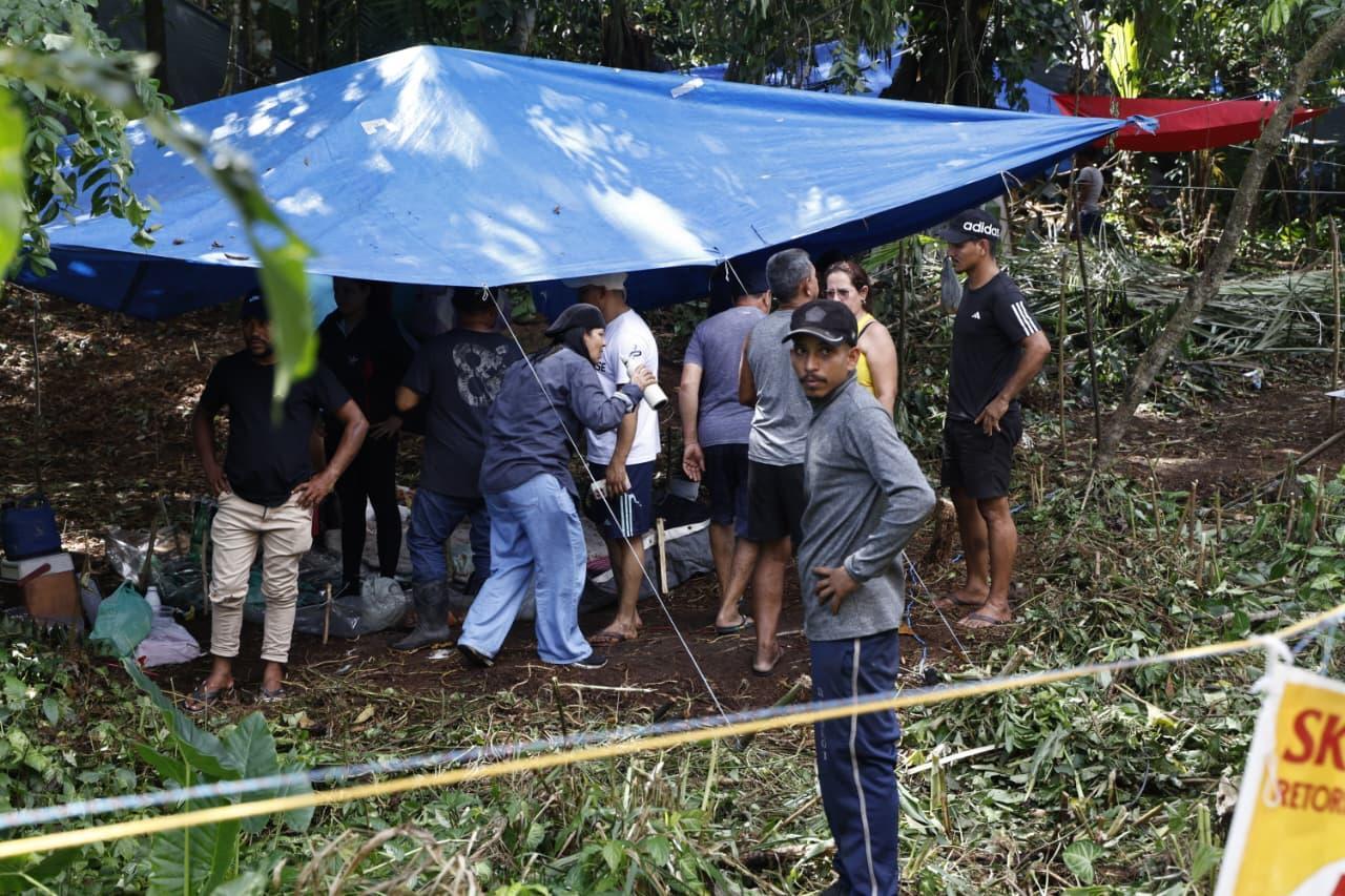 Mais de 100 famílias ocupam terreno no Bengui e pedem regularização ...