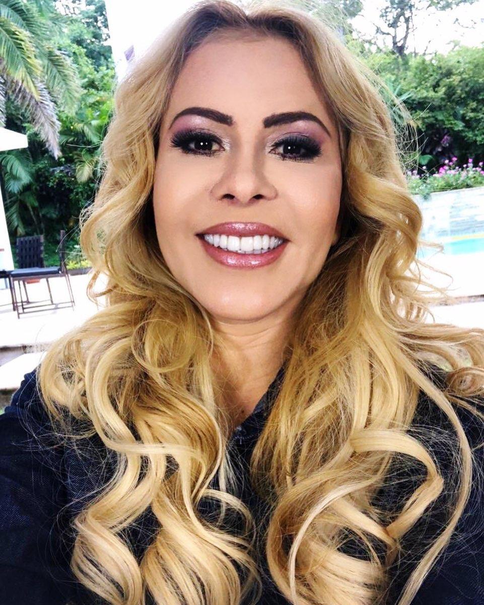 Joelma repercute memes feitos pra ela e mostra que é mesmo da zoeira ...