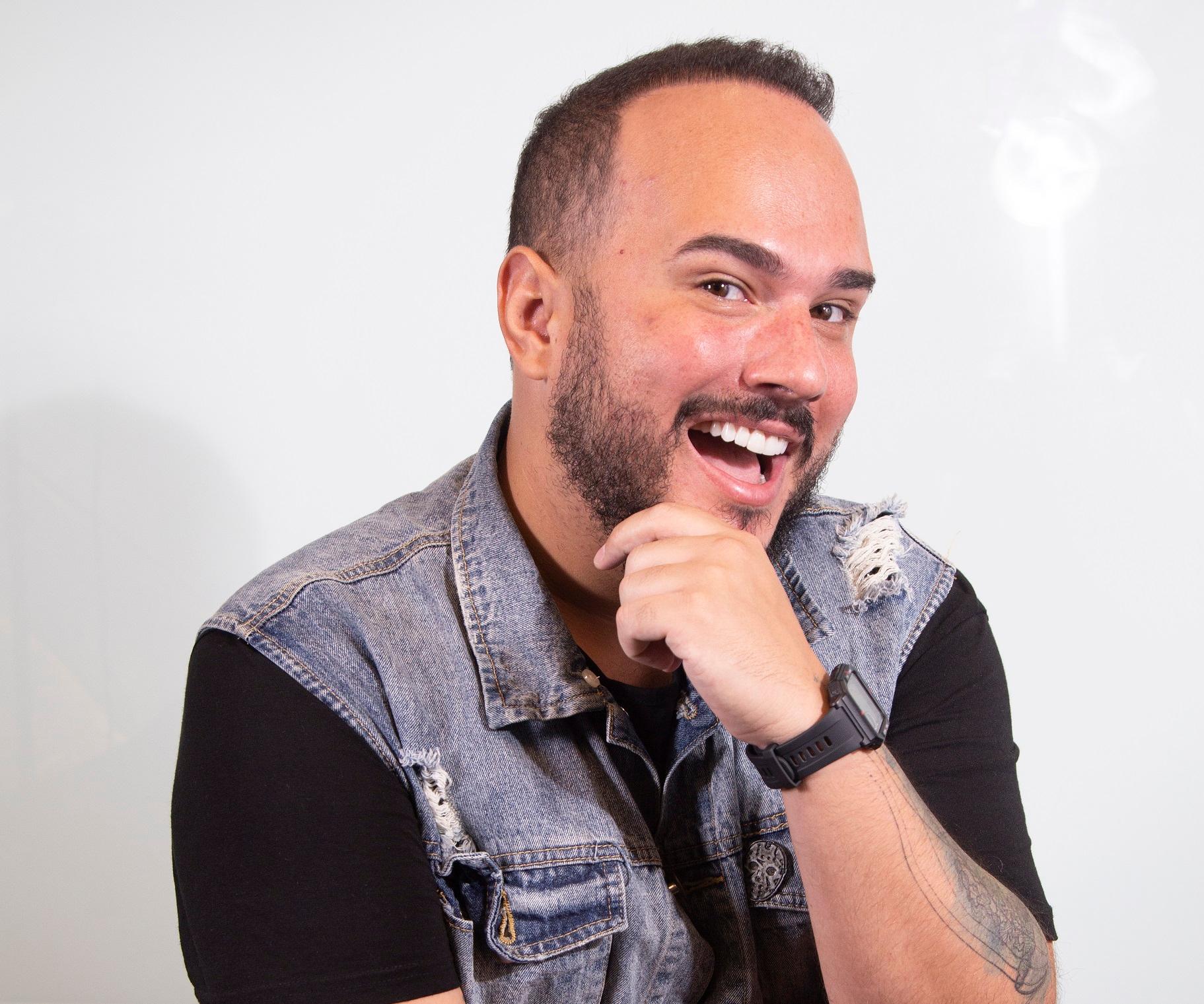 Sucesso nas redes sociais, comediante Ed Gama fala sobre humor com o ...