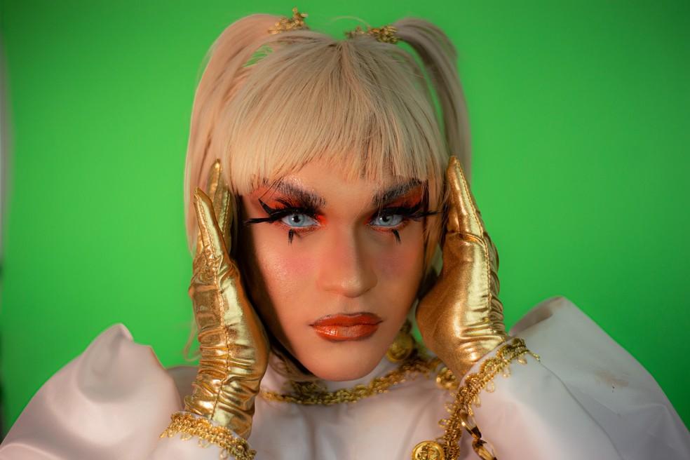 Tiffany Boo lança clipe de "Bate, amiga" | Cultura | O Liberal