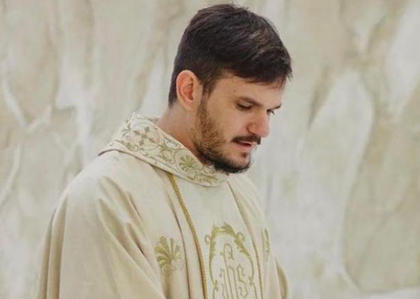 Padre Patrick usa termo capacitista em evento religioso e faz piada com ...