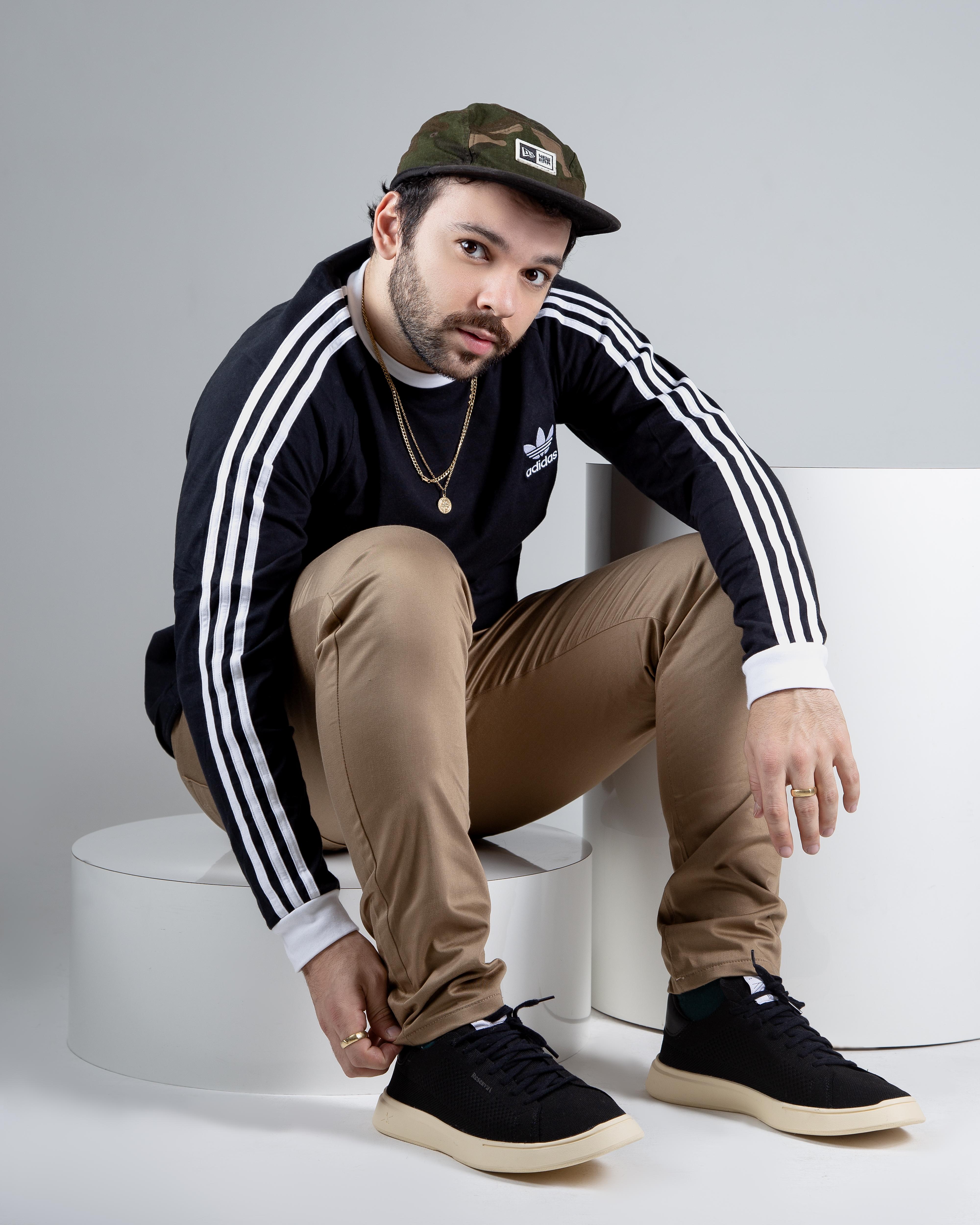 Humorista Raphael Ghanem apresenta stand up 'Se é que você me entende ...