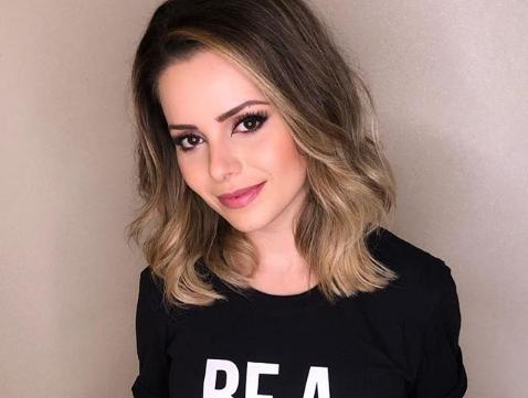 Sandy recorda ter sido 'recepcionada' por uma rã em banheiro de hotel ...