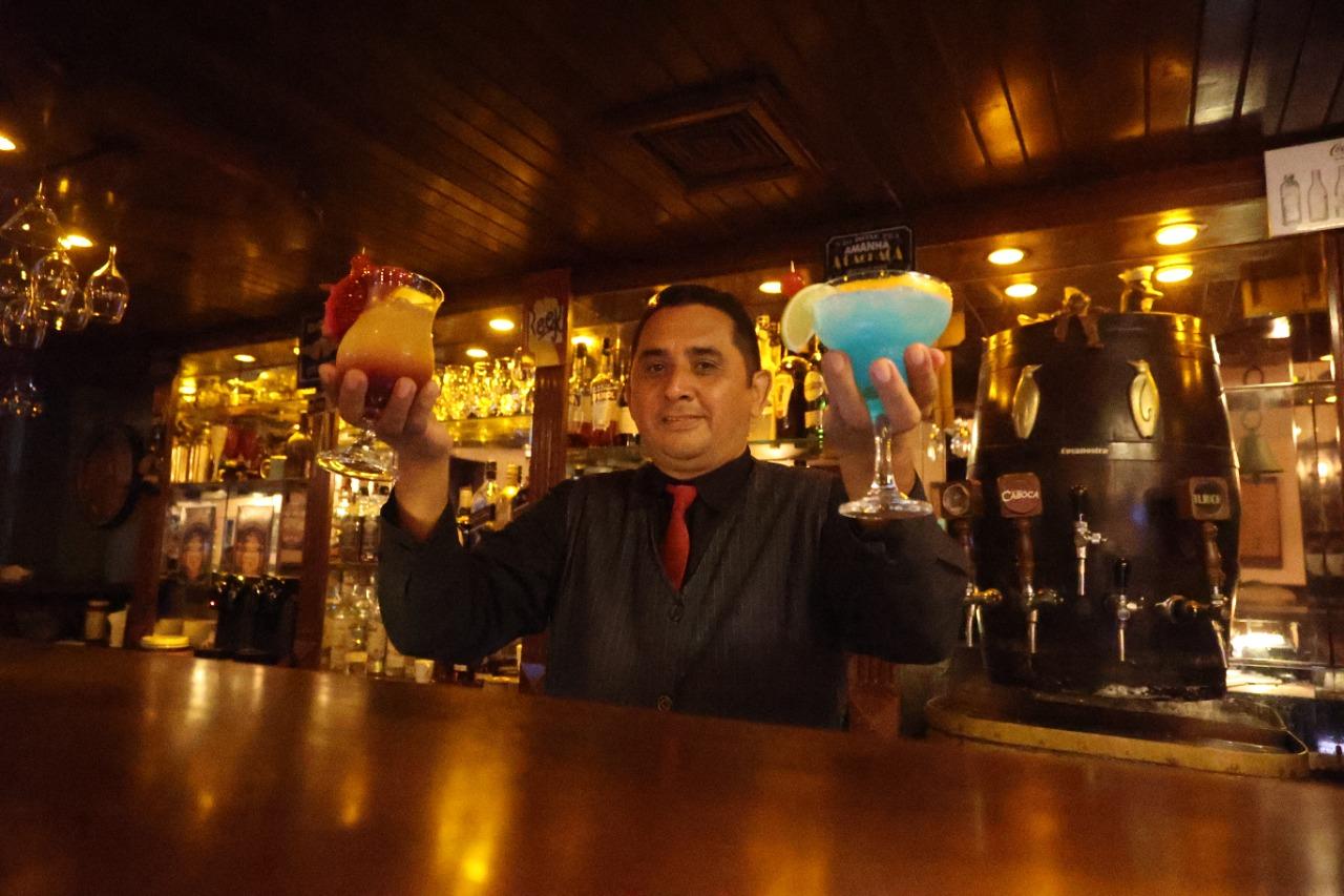 Sabá, o barman do Cosanostra que ganha o coração dos clientes | Cultura ...