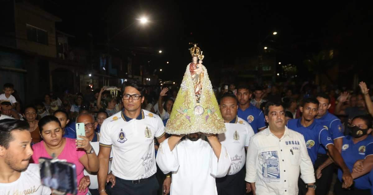 Imagem Peregrina De Nazaré Anuncia O Círio A Famílias Da Vila Da Barca
