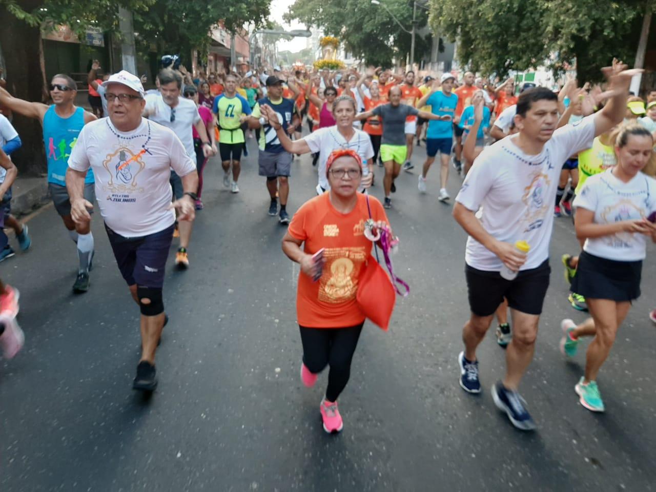 Romaria dos Corredores: devotos agradecem por graças alcançadas ...