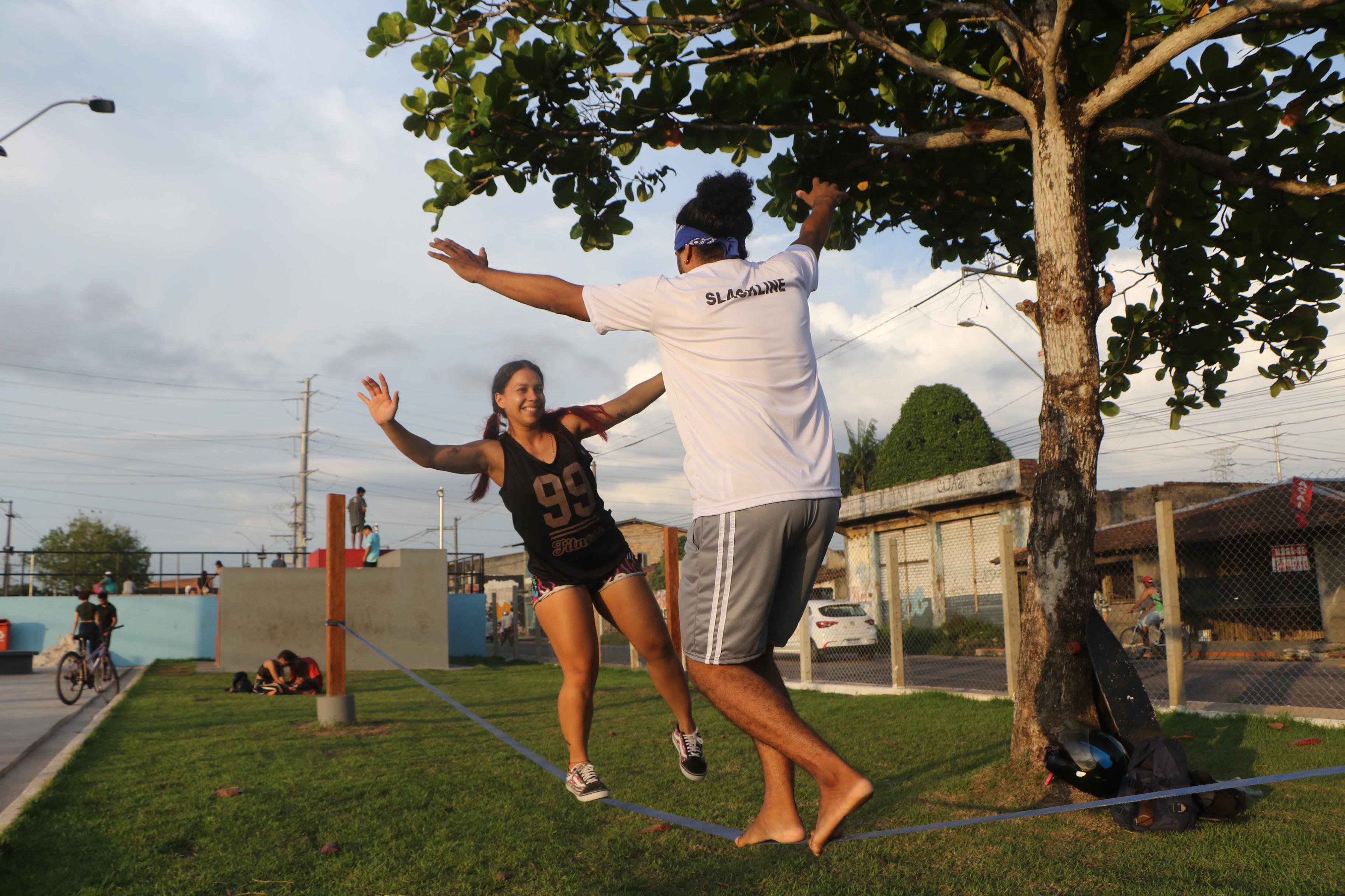 Conheça o slackline: modalidade esportiva que visa o equilíbrio do ...