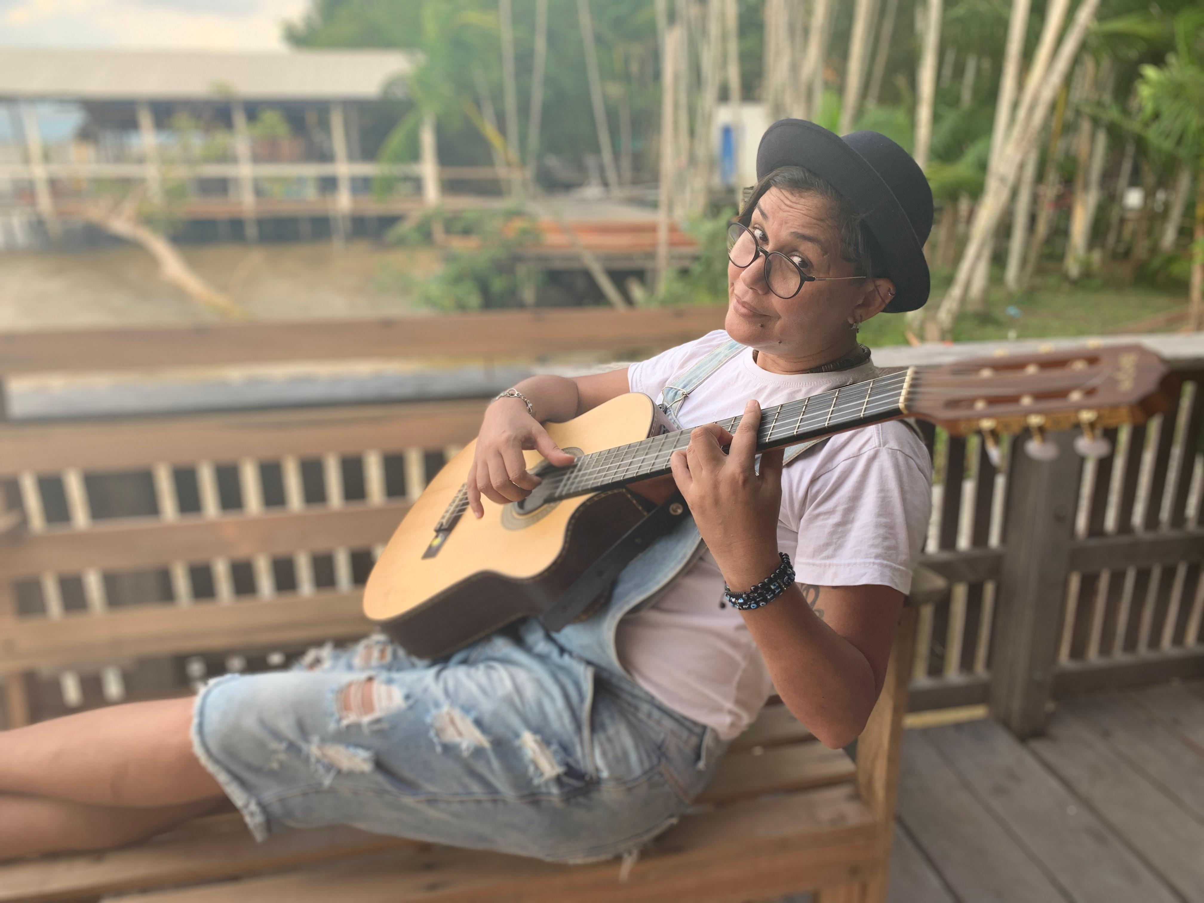 A cantora Kataryna Ávila divide sua paixão pela música entre os palcos ...