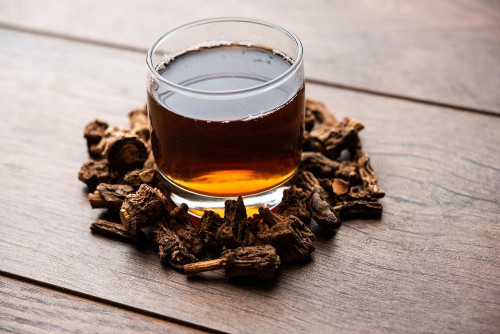 Chá de salsaparrilha: como preparar, é bom pra que e quem não pode ...