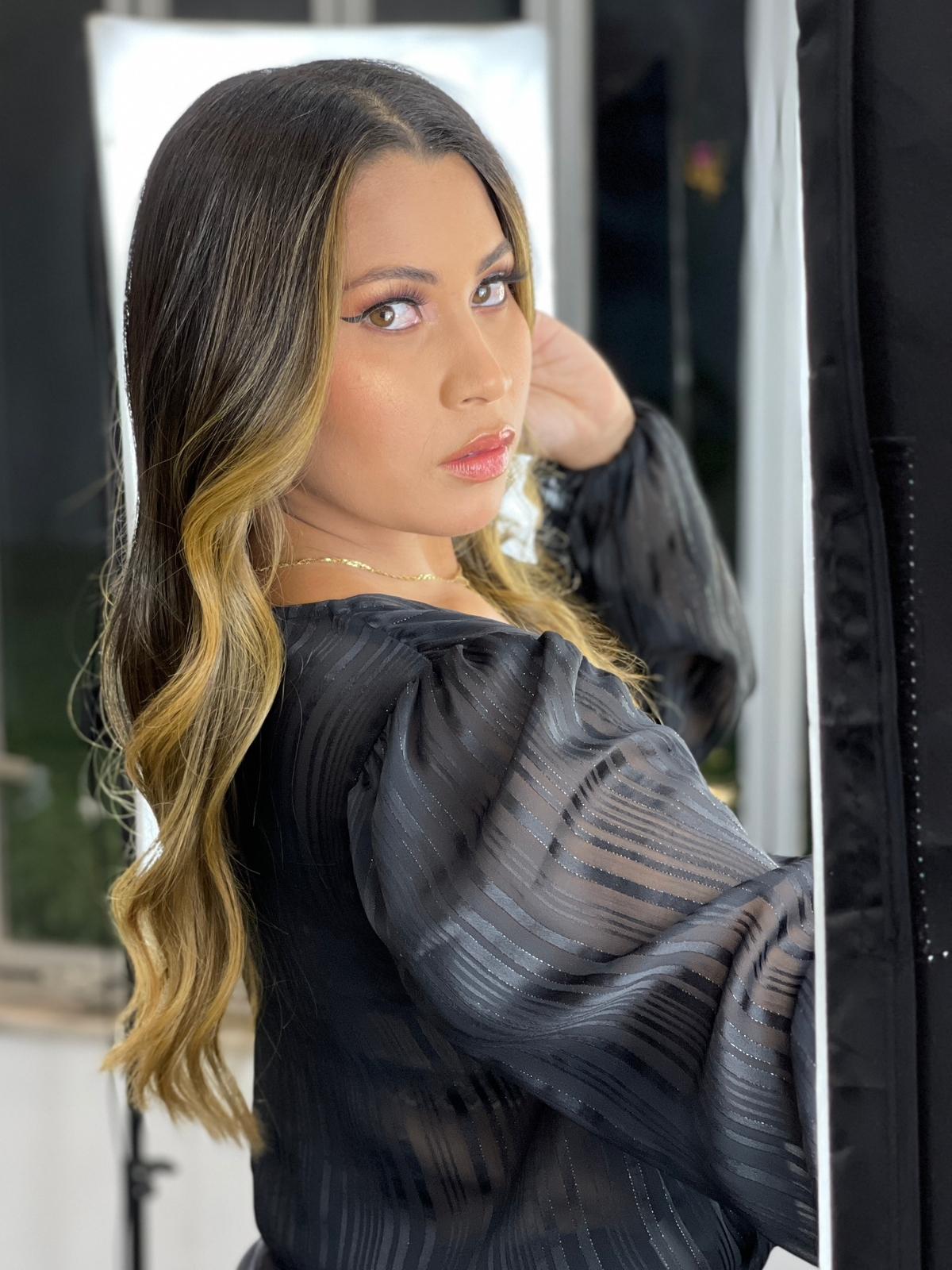 Adriana Pinheiro, rainha do Clube do Remo, é faixa preta em karatê e ...