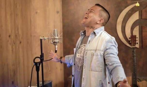 Alexandre Barros celebra o aniversário e o primeiro single da carreira ...