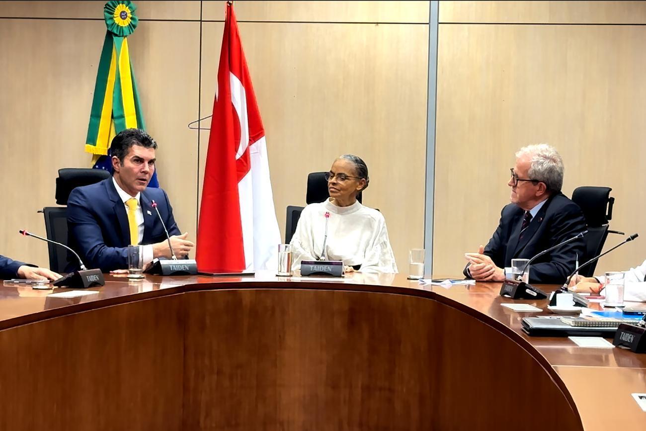 Helder e Marina Silva firmam convênios para fiscalização e ...