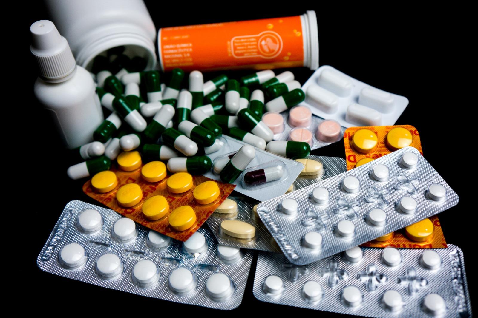 Anvisa reforça autorização de venda de medicamentos nas farmácias ...