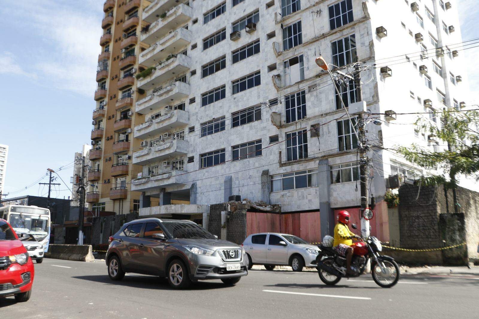 Desabamento: moradores continuam sem saber quando poderão voltar para o edifício Cristo Rei ...