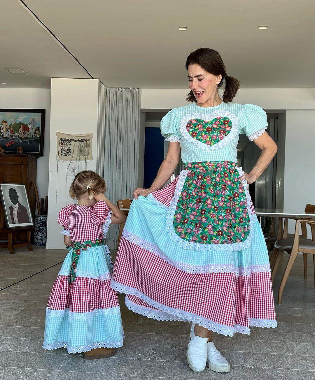 Com look junino, Maitê Proença posta primeira foto com a neta | Cultura ...