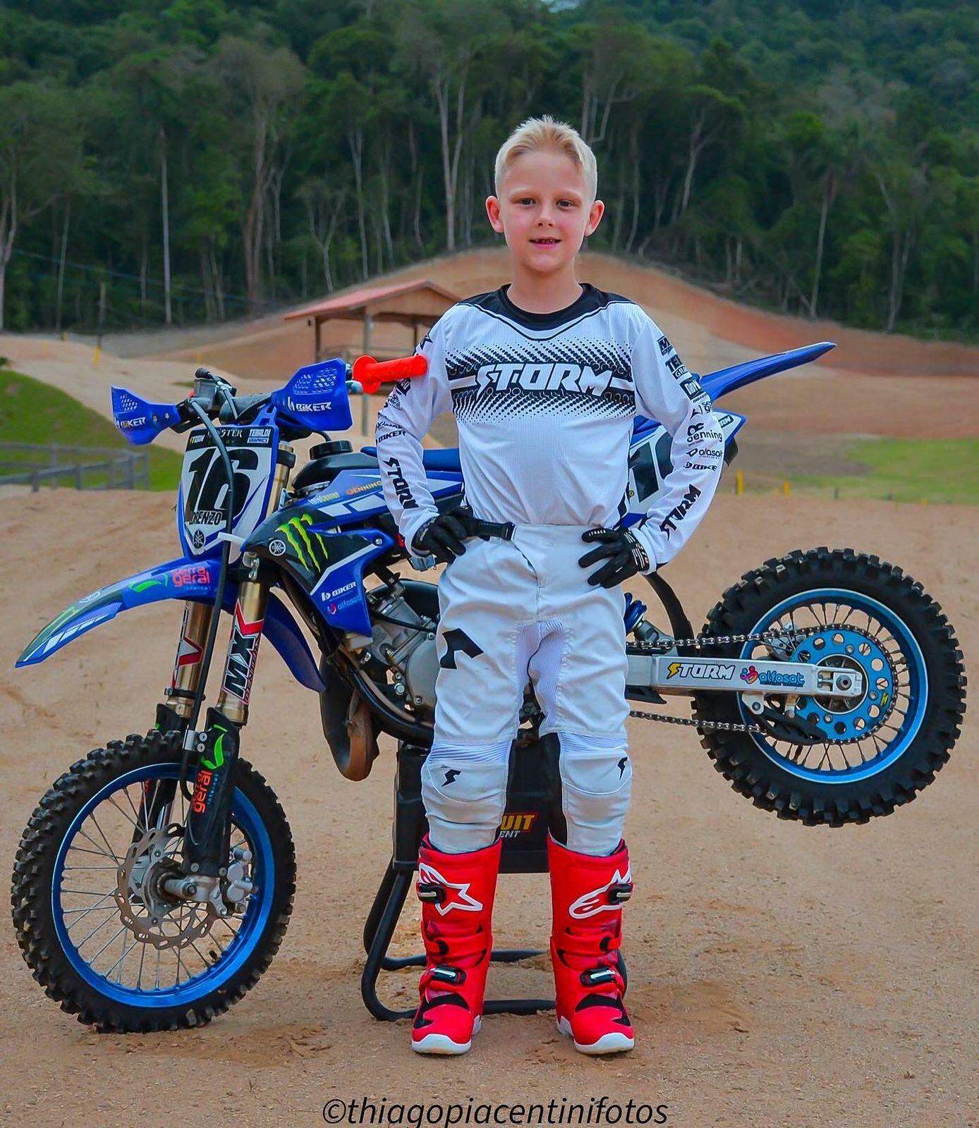 O jovem prodígio do motocross: Lorenzo Roecker Ricken conquista pódios ...
