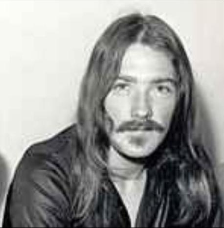 Morre Colin Burgess, baterista original da banda AC/DC, aos 77 Anos ...