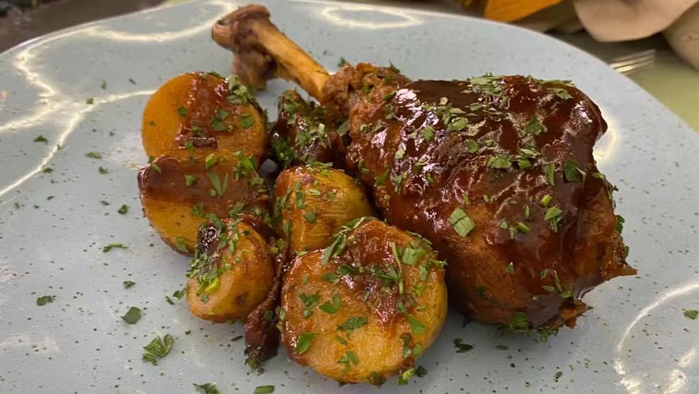 Coxas de peru é a receita de Natal de hoje no Mais Você da Globo; veja passo a passo | Receita ...