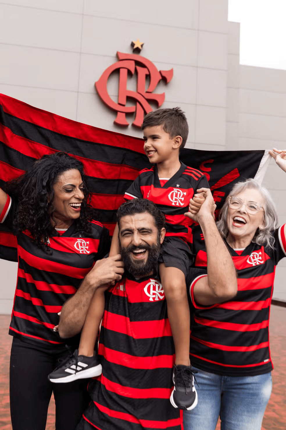 Nova camisa do Flamengo é lançada oficialmente; modelo com manga longa ...