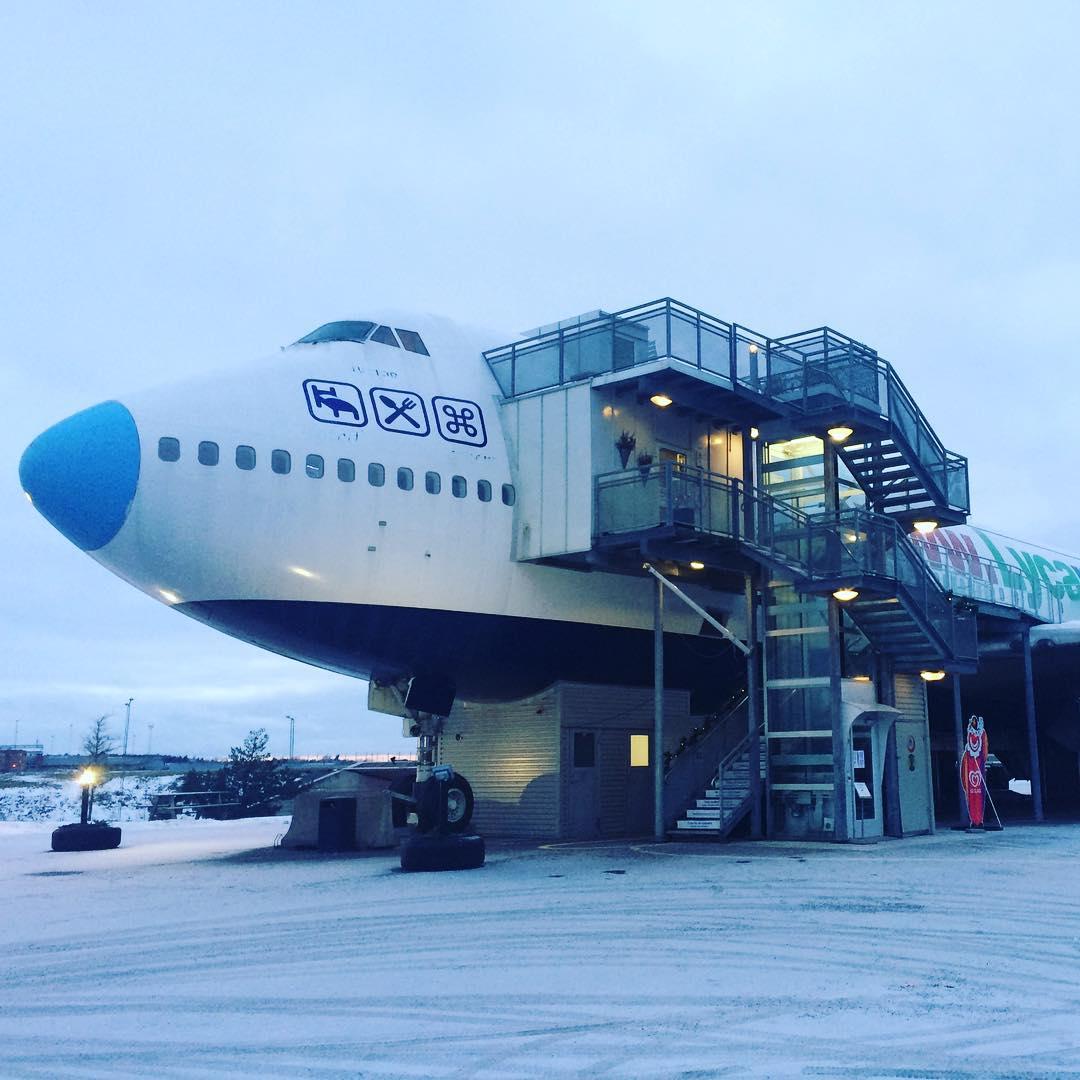 Boeing 747 é transformado em hotel na Suécia e oferece suíte na cabine ...