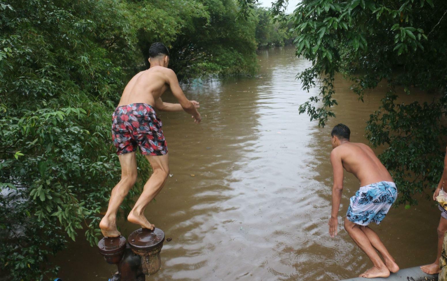Leptospirose: hábito de se banhar em canais de Belém (PA) deve ser ...