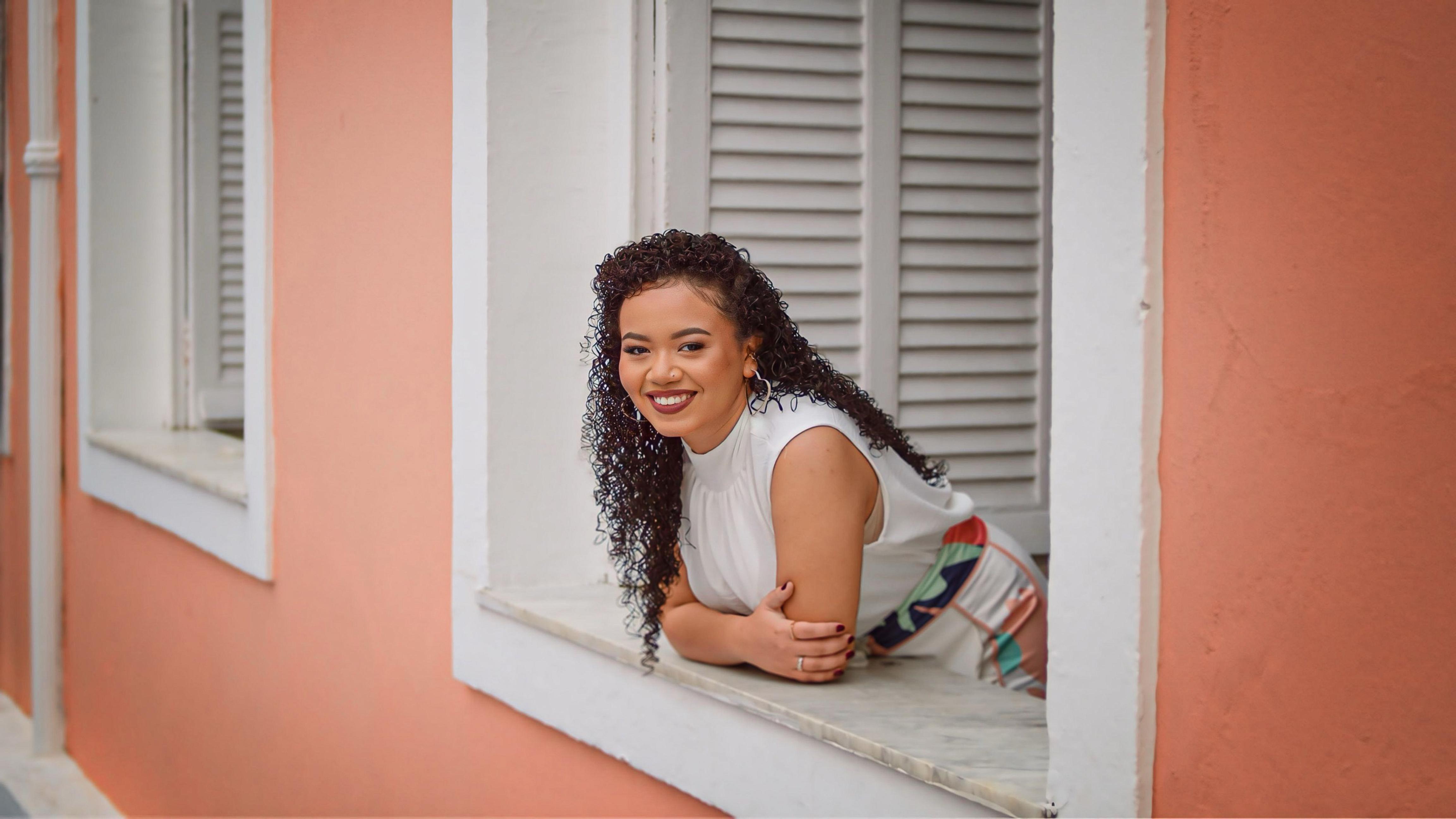 Cantora Amanda de Paula anuncia lançamento de seu primeiro EP, o ...