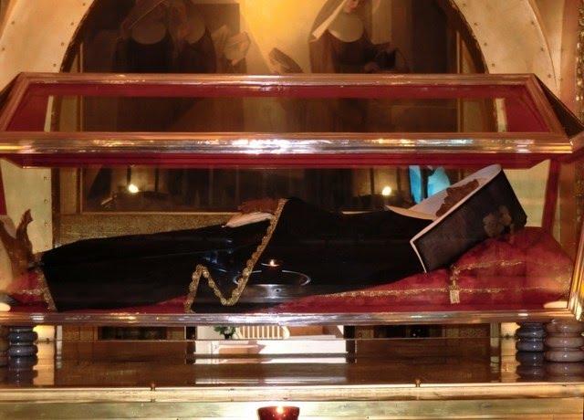 Corpo de Santa Rita de Cássia está 'incorrupto' há 500 anos; entenda o ...