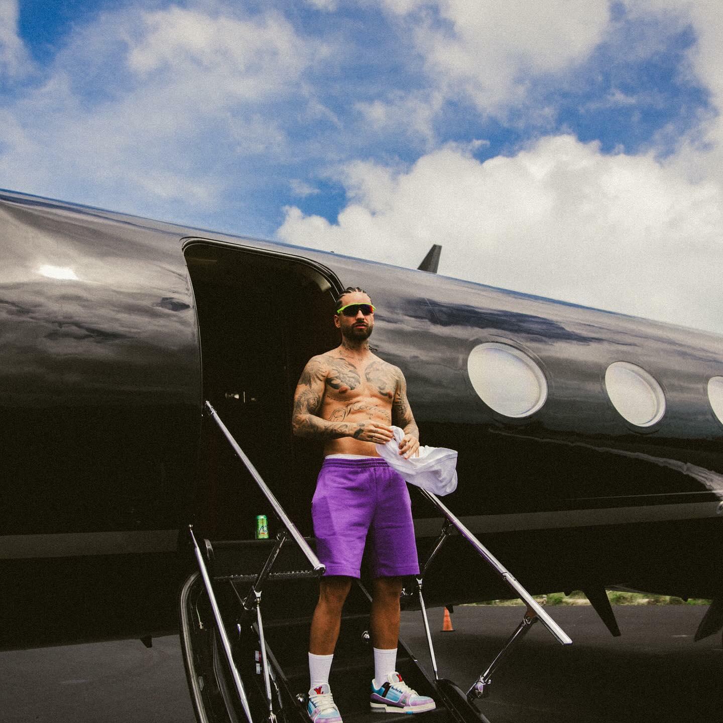 Maluma surge completamente nu nas redes sociais e leva fãs ao delírio ...