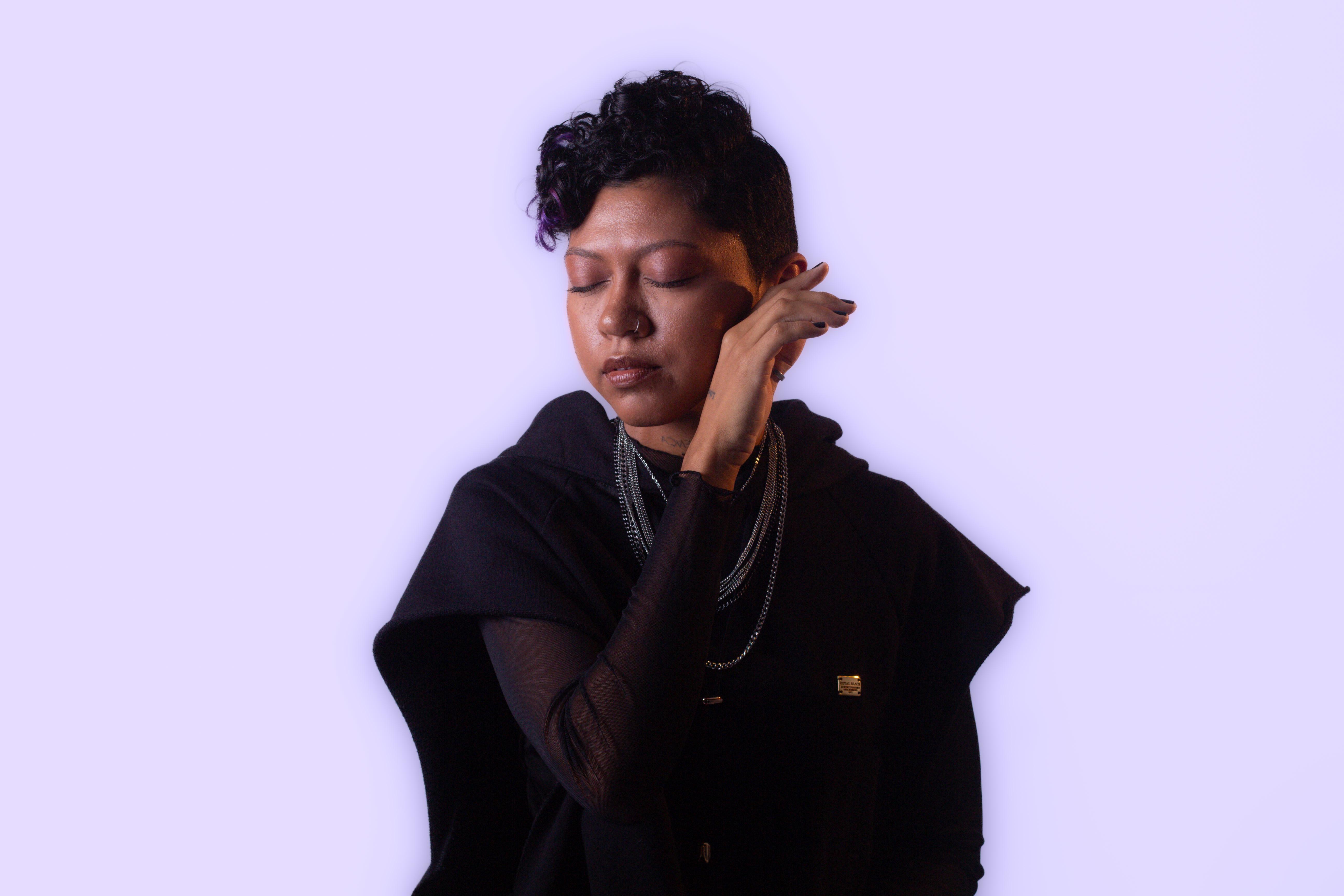 Cantora Bah aborda saúde mental e auto aceitação em seu primeiro EP ...