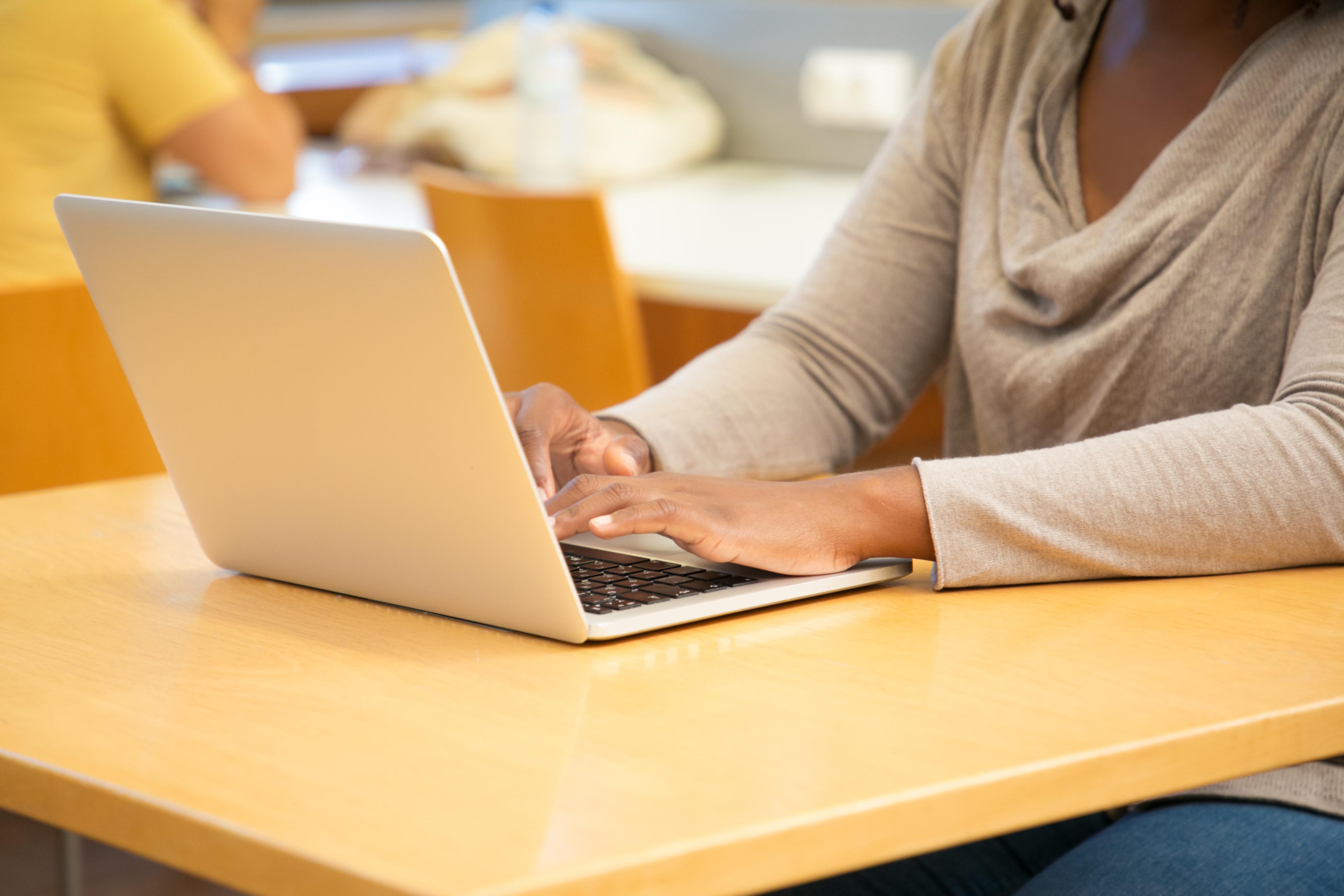 Cursos presenciais e EAD com qualidade e preço justo: confira as opções ...