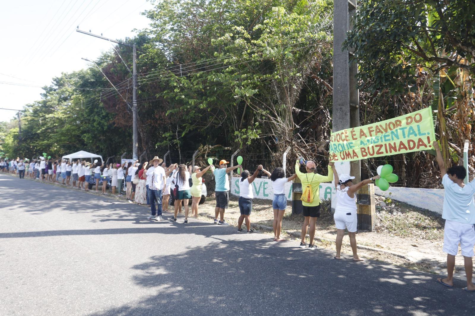 Moradores dão 'abraço solidário' para preservação de área verde no ...