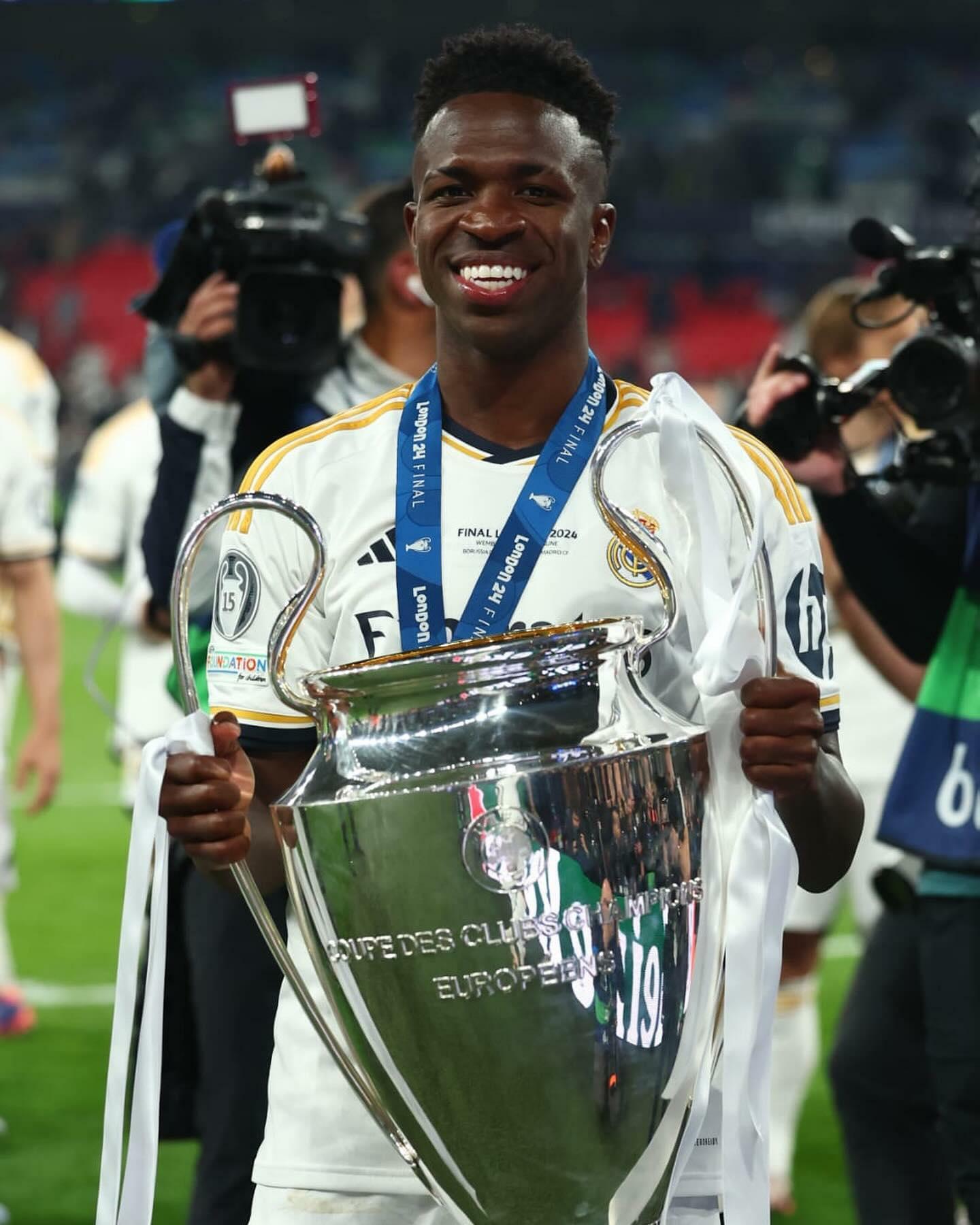 Vinicius Júnior e a Bola de Ouro: Internet explode em memes e reações ...