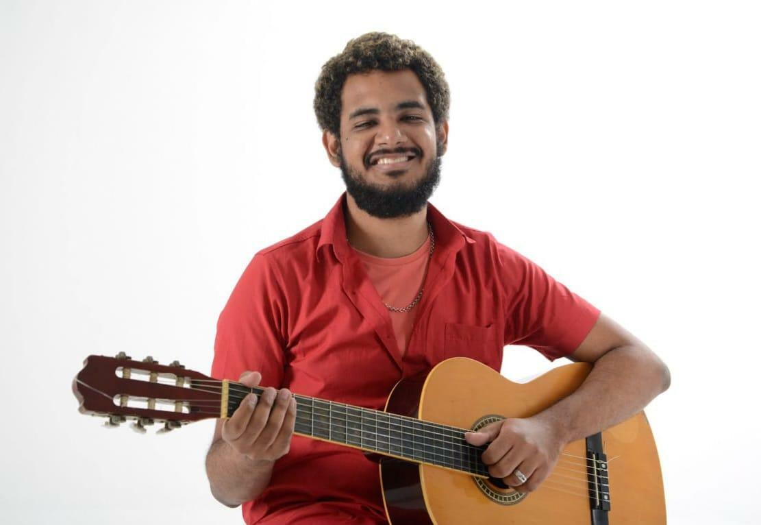 Arthur da Silva faz show "O Guigueiro" na Casa Namata, em Belém, nesta ...