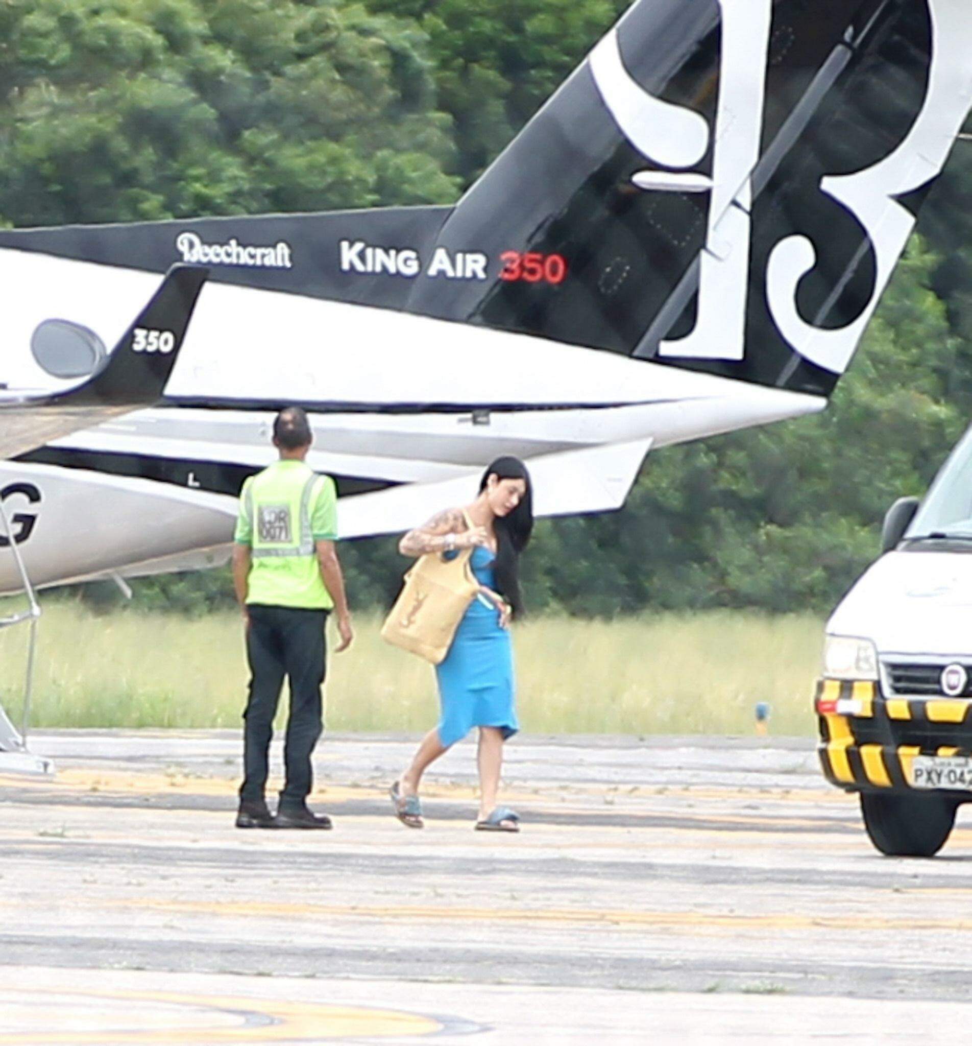 Belo é flagrado desembarcando com Rayane Figliuzzi no Rio de Janeiro ...