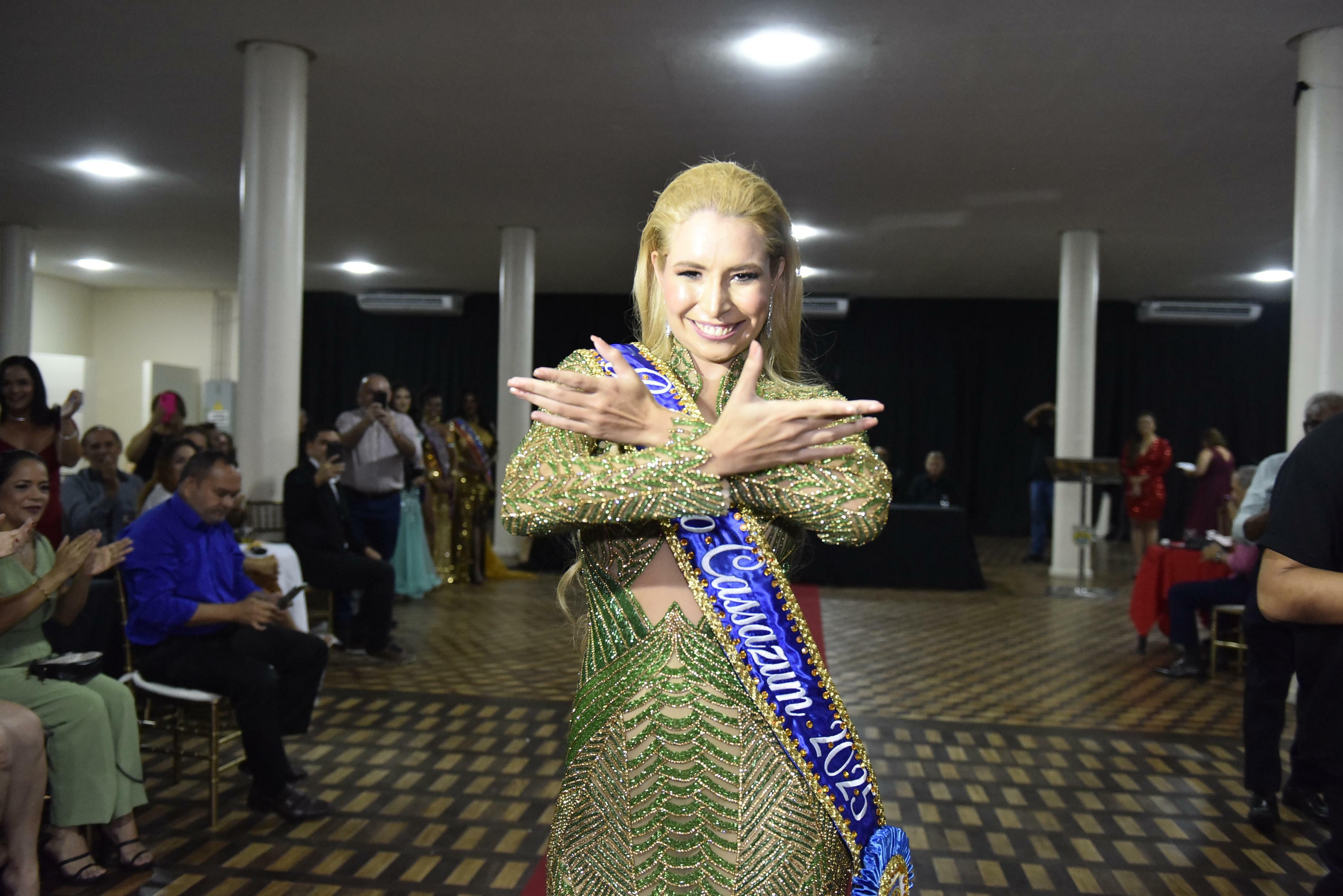 Rainha das Rainhas 2025: pedagoga Eliza Almeida, de 25 anos, é a ...