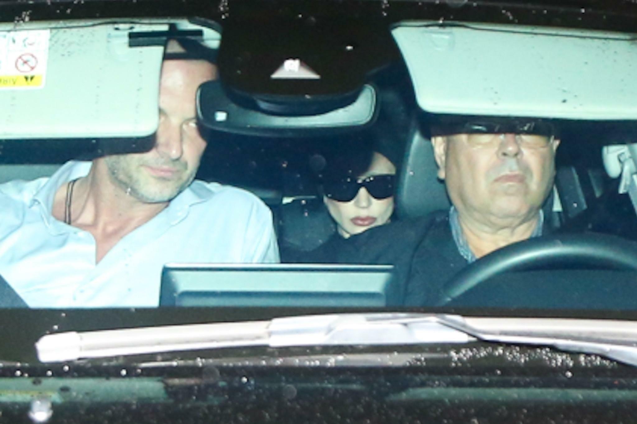 Ela chegou! Lady Gaga desembarca no Rio de Janeiro para show histórico ...