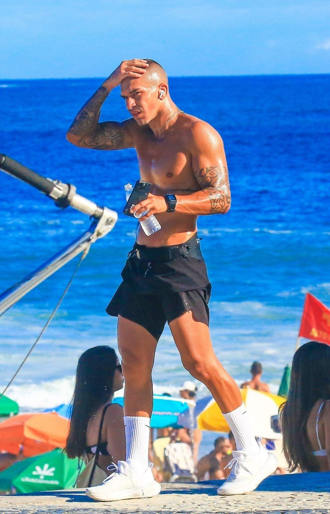 Em aniversário, Mel Maia apresenta novo namorado, o boxeador Luan ...