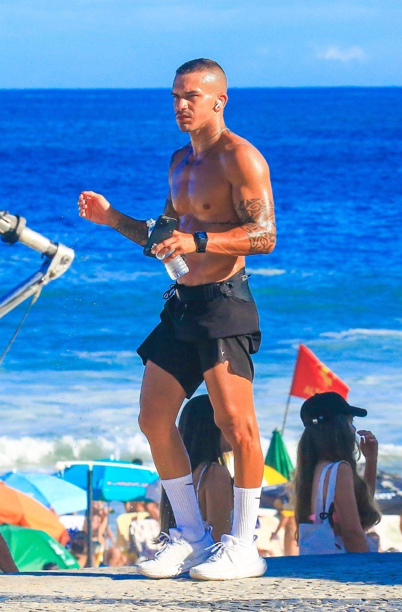 Em aniversário, Mel Maia apresenta novo namorado, o boxeador Luan ...